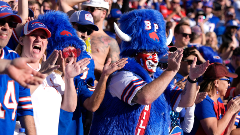 Celebrity Wing in Bill's Mafia: William Fichtner, Bennett Graebner ...