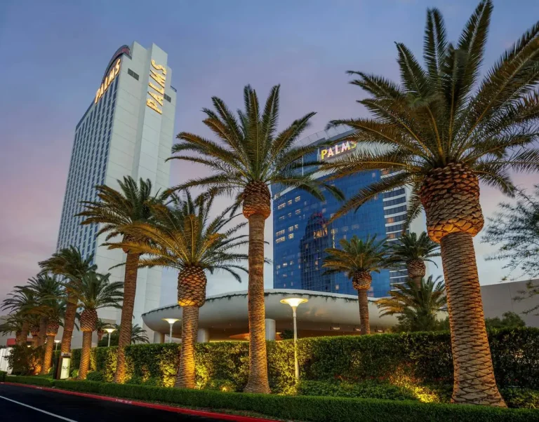 Las Vegas locals get free pool cabanas at the Palms casino resort ...